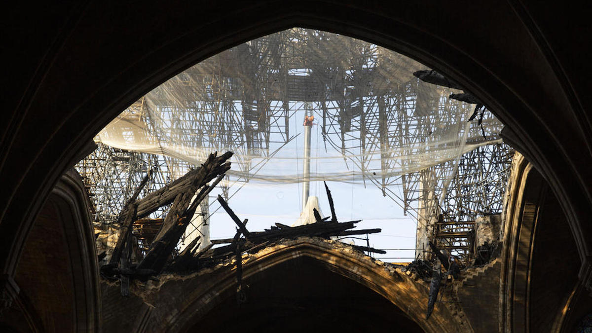 Une exposition photographique fait revivre Notre-Dame | Le Bonbon