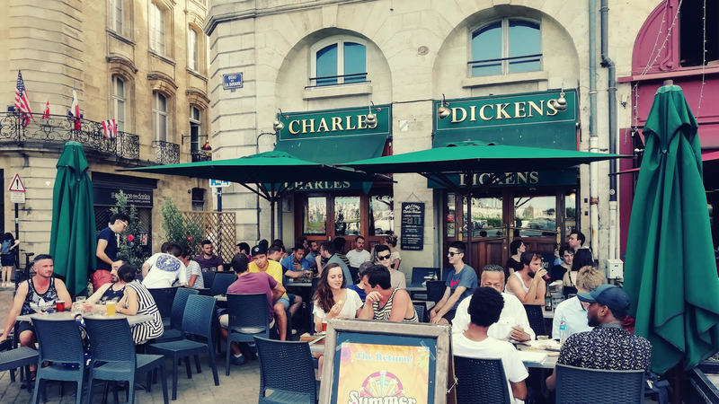 Charles Dickens : le pub 100% british qui domine la Garonne | Food ...