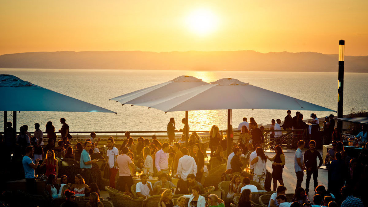 Le rooftop du R2 dévoile une programmation XXL pour cet été Le Bonbon