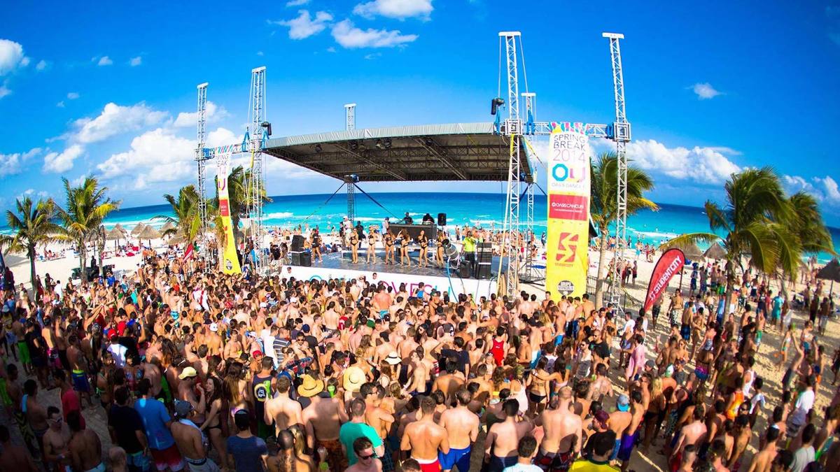 Pendant ce temps, sur les plages de Floride, des milliers de ravers se ...