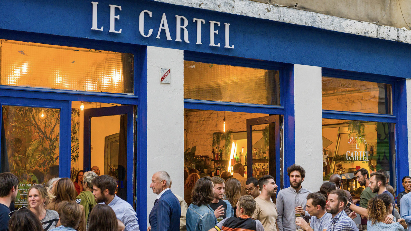 Le Cartel, le coffee-shop et bar à cocktails artistique qui fait vibrer ...