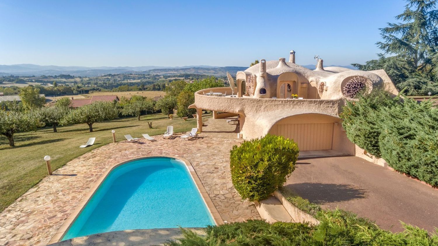 Balade lyonnaise : une incroyable villa bulle éphémère à visiter tout ...