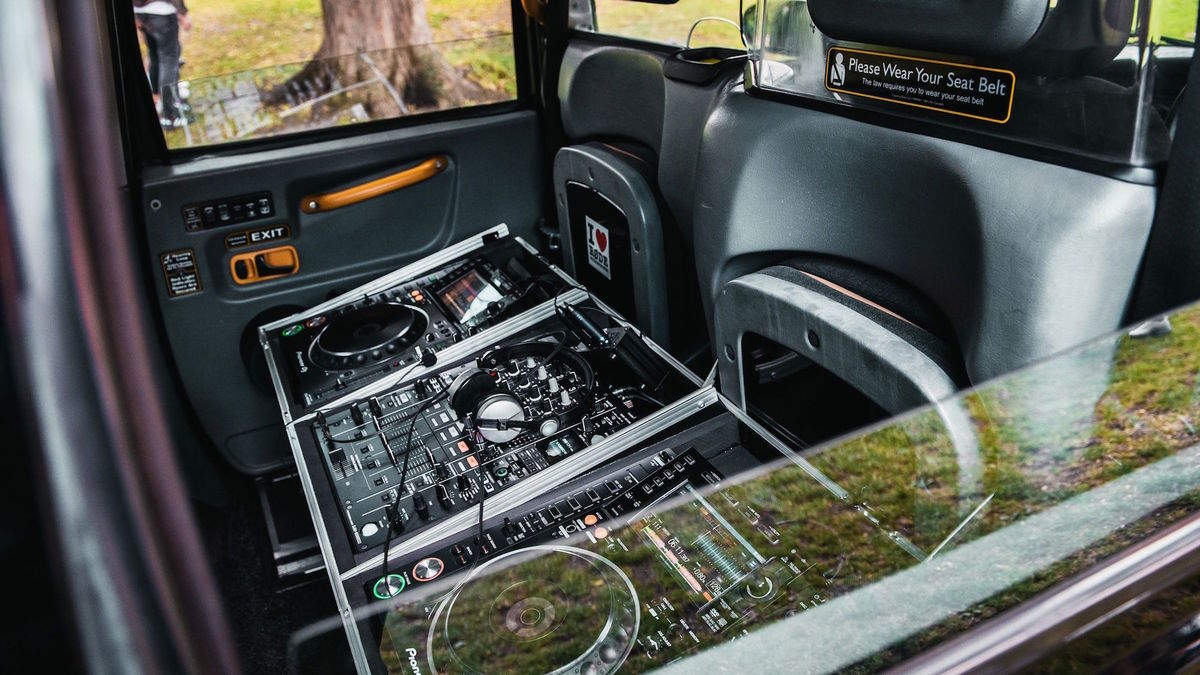 À Londres, un « DJ taxi » propose à ses clients de mixer pendant leur ...