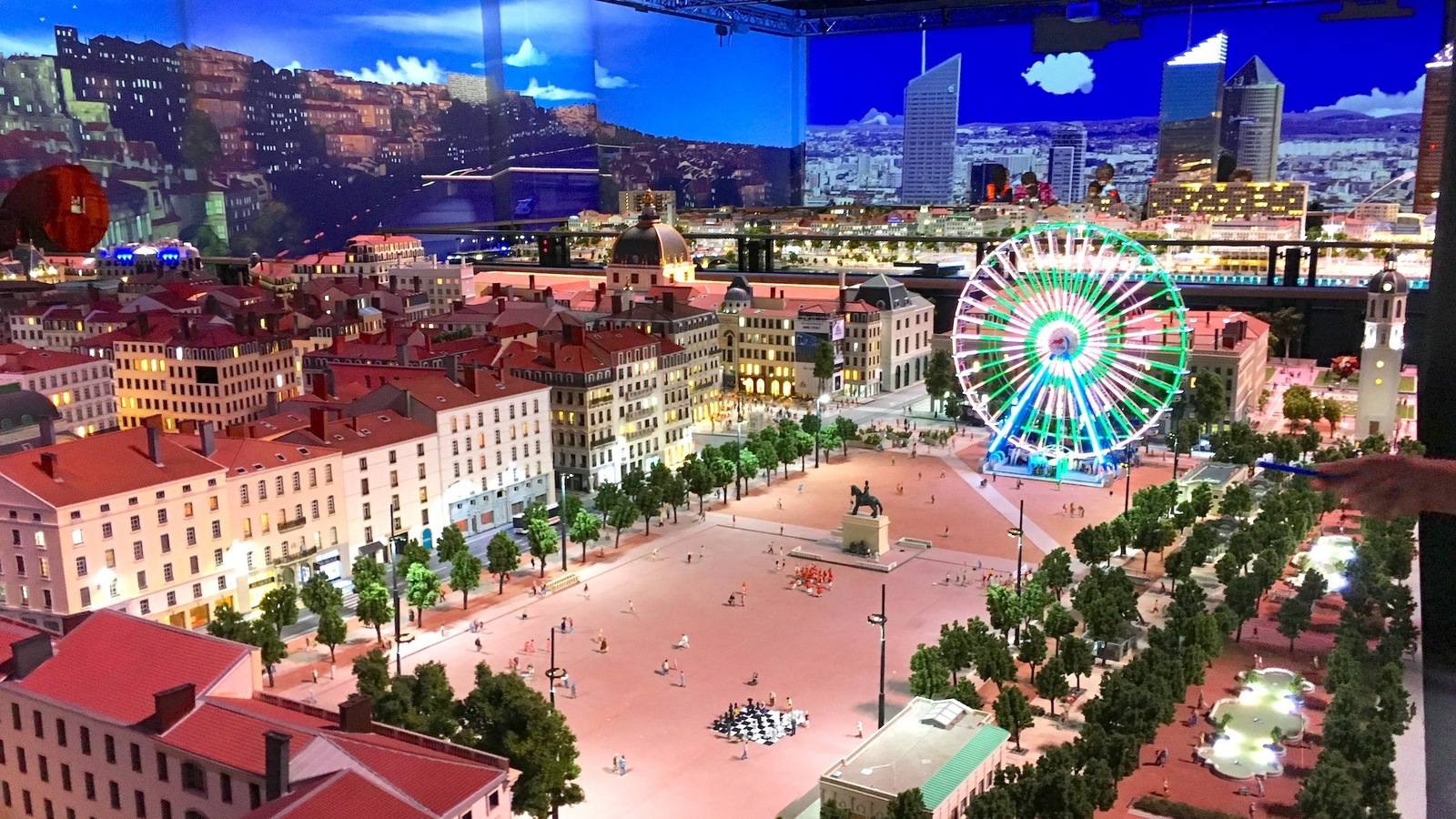 Mini World Lyon ouvre gratuitement ses portes aux jeunes électeurs les ...