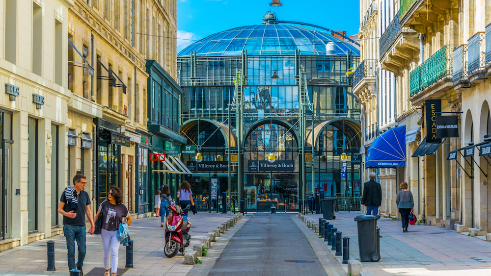 Les commerces pourraient rouvrir avant le mois de décembre Le Bonbon