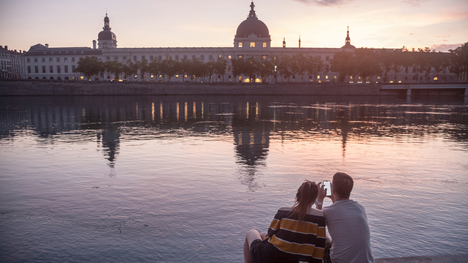 Une carte recense les meilleurs endroits où avoir un rencard amoureux à ...