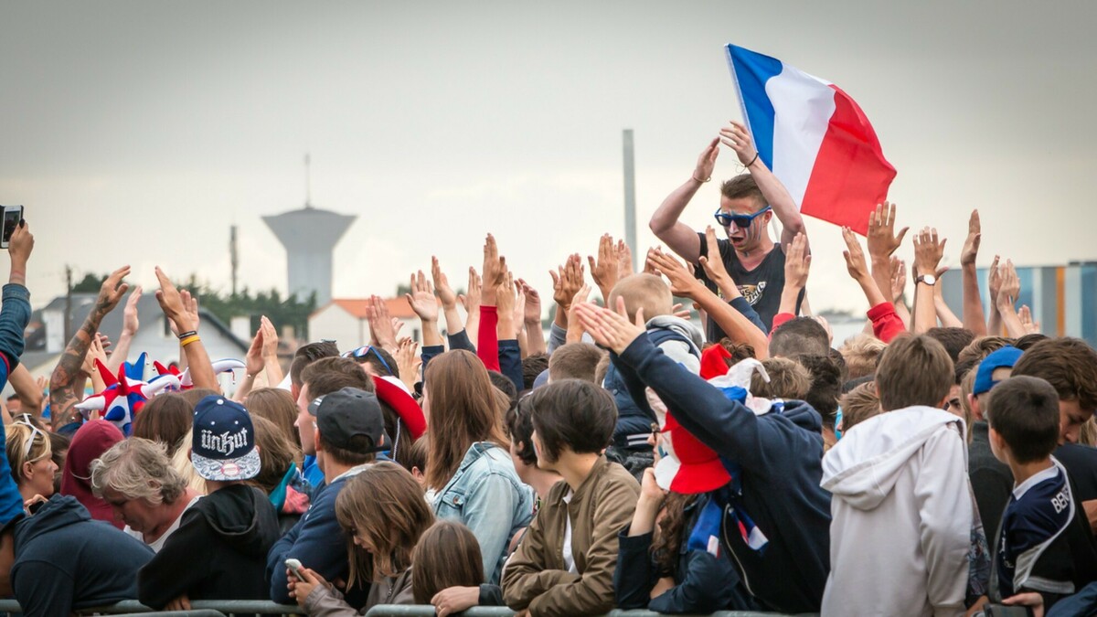 13 types de supporters bien relous qu'on va croiser lors de l'Euro | Le ...