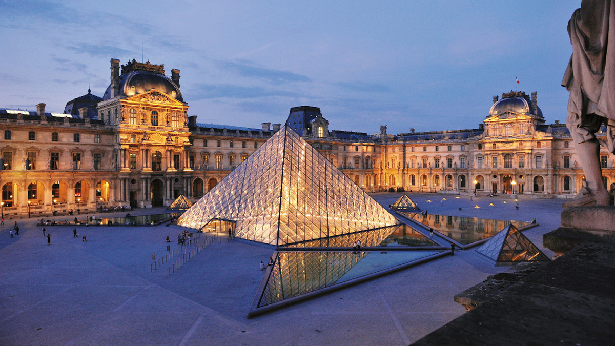 La cour du Louvre se transforme en dancefloor cet été | Le Bonbon