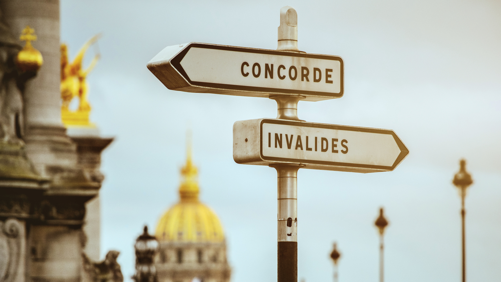 Les grands panneaux de direction vont disparaître de Paris | News | Paris