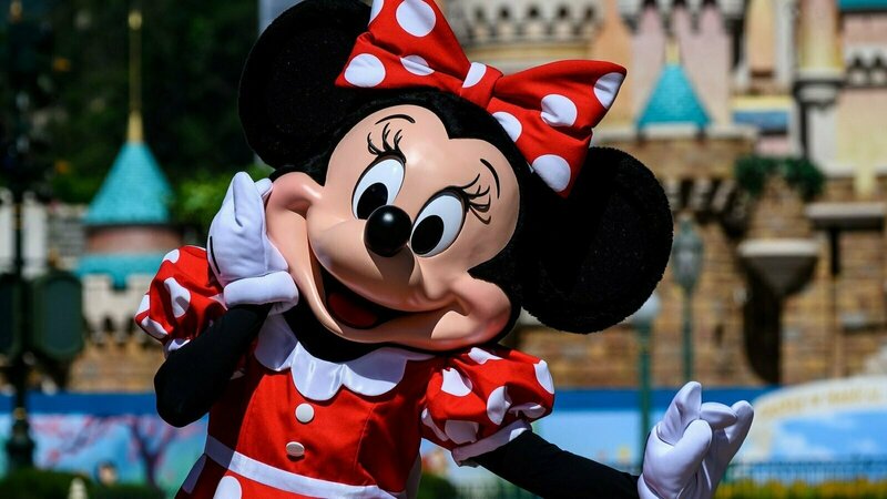 Minnie ne portera plus sa mythique robe à pois mais un costume tailleur ...
