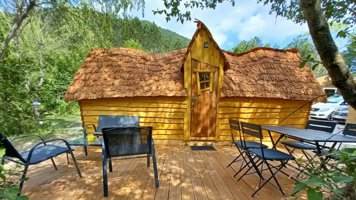 Non loin de Nice, dormez dans une charmante petite cabane enchantée ...