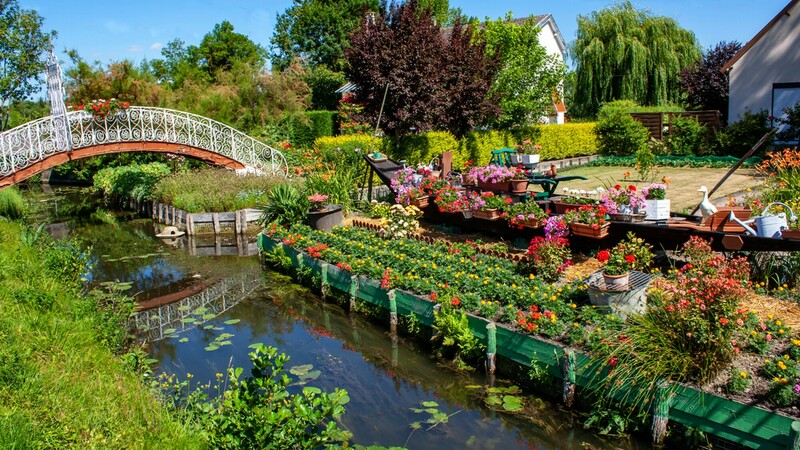 Découvrez les hortillonnages d'Amiens et sa centaine de jardins ...