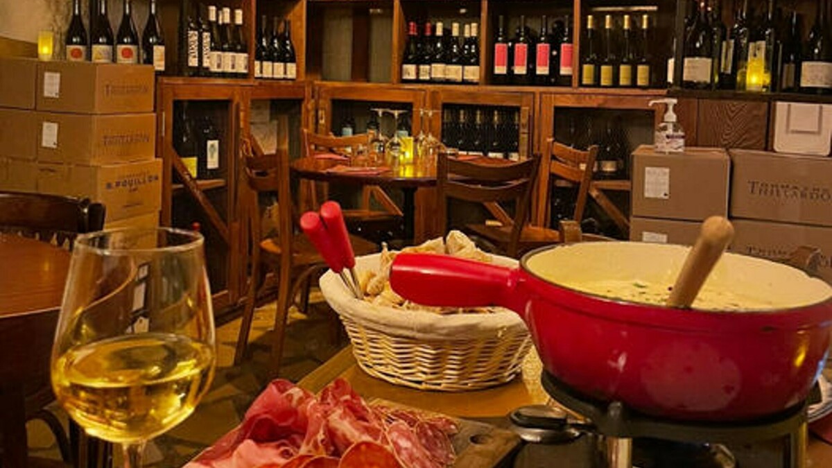 A Nice, il existe un restaurant de fromages fondus caché dans une cave ...