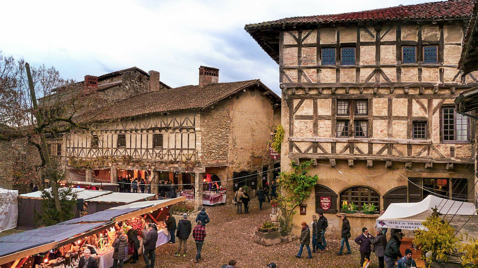 Le marché de Noël le plus magique de la région dans une cité médiévale ...