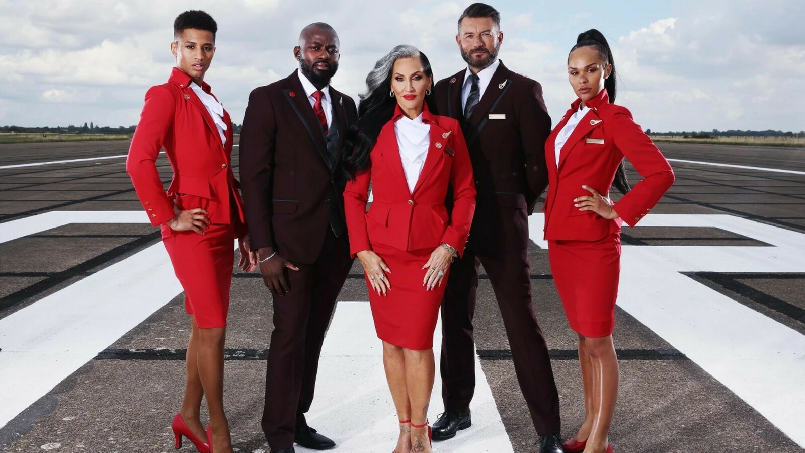 Une compagnie aérienne autorise désormais ses stewards à porter des ...