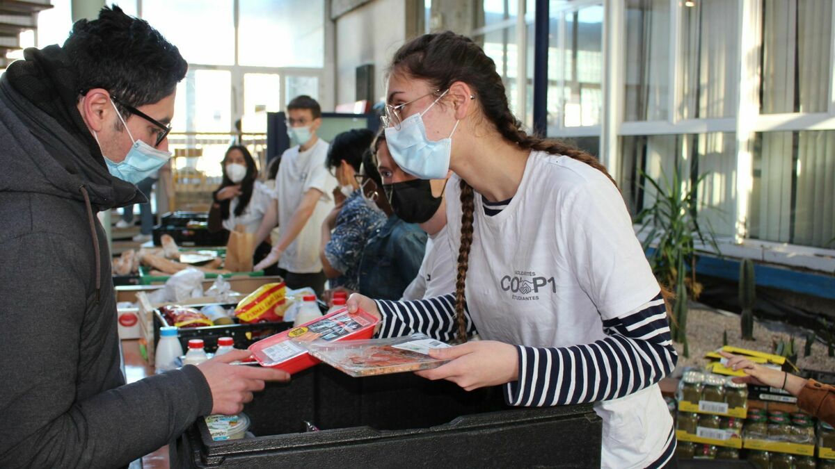 Cette association distribue un kit alimentaire de survie aux étudiants ...
