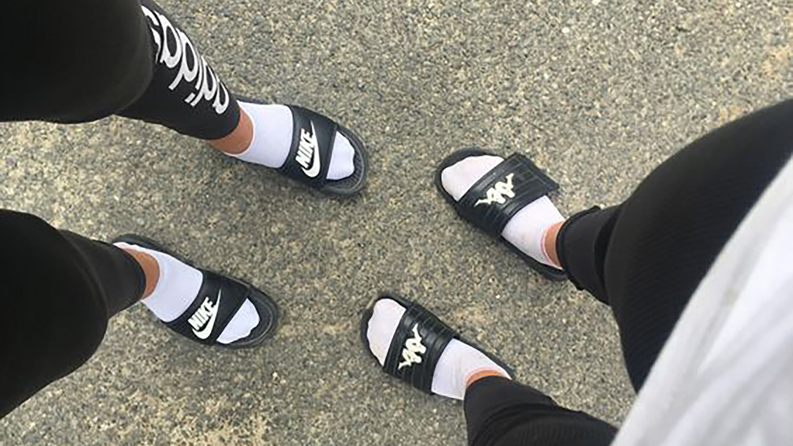 Les claquettes-chaussettes bannies dans un collège de Saint-Denis ...