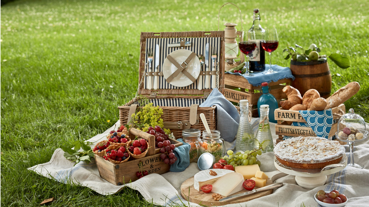 Tout l'été, profitez d'un pique-nique gastronomique dans un château des ...