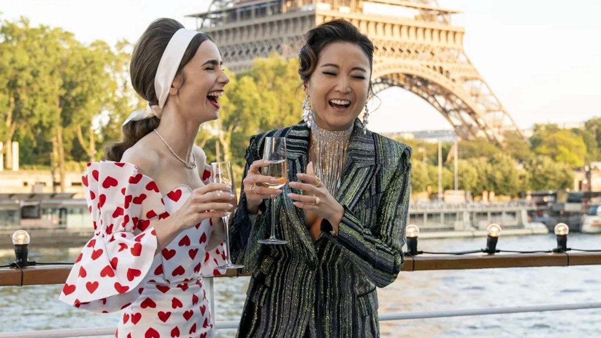 À vos bérets, le casting de la saison 4 d’Emily in Paris est ouvert ...
