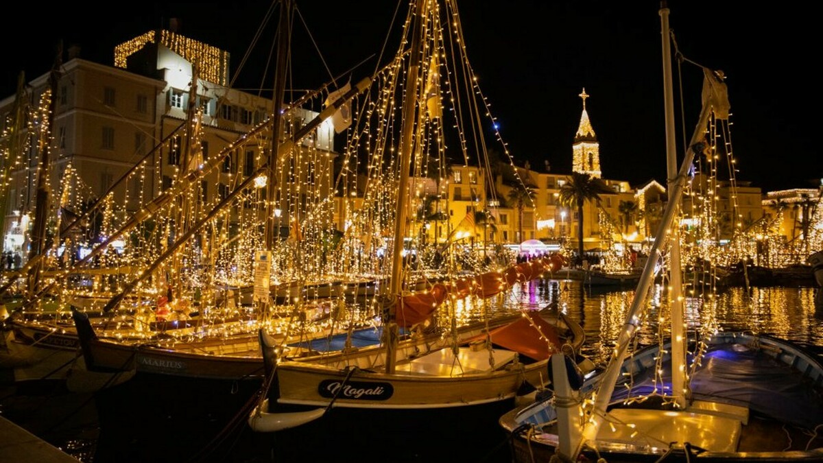 Découvrez le sublime port illuminé de Sanary-sur-Mer | Le Bonbon