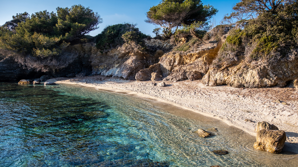 L’île des Embiez, une île paradisiaque et privée ouverte au public près ...