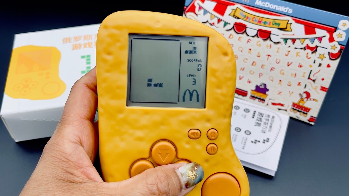 McDo sort une console de jeu en forme de nuggets pour jouer à Tetris ... McDo sort une console de jeu en forme de nuggets pour jouer à Tetris ...