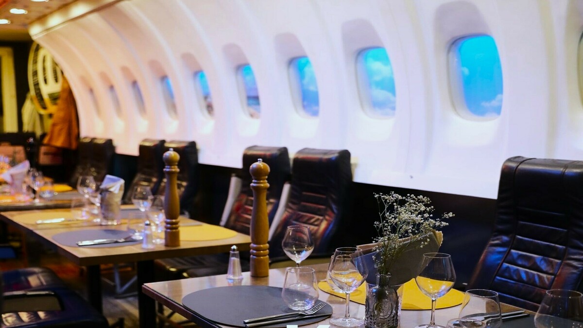 Un restaurant dans un cockpit d’avion en plein cœur de Toulouse | Le Bonbon