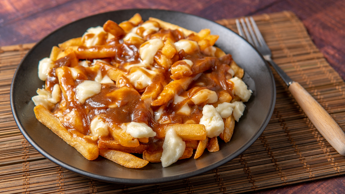 Alerte : de la poutine à volonté pour 15€ dans le 10e ! | Le Bonbon