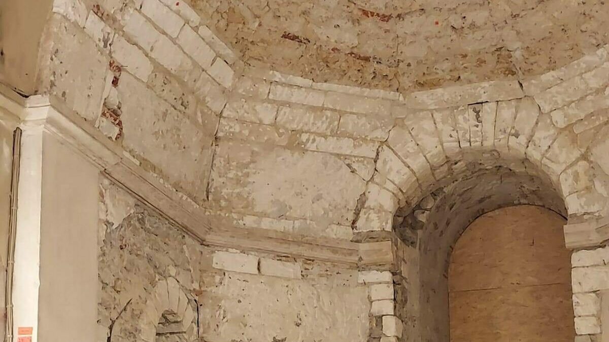 Une découverte archéologique majeure dans la crypte de l'église Saint ...