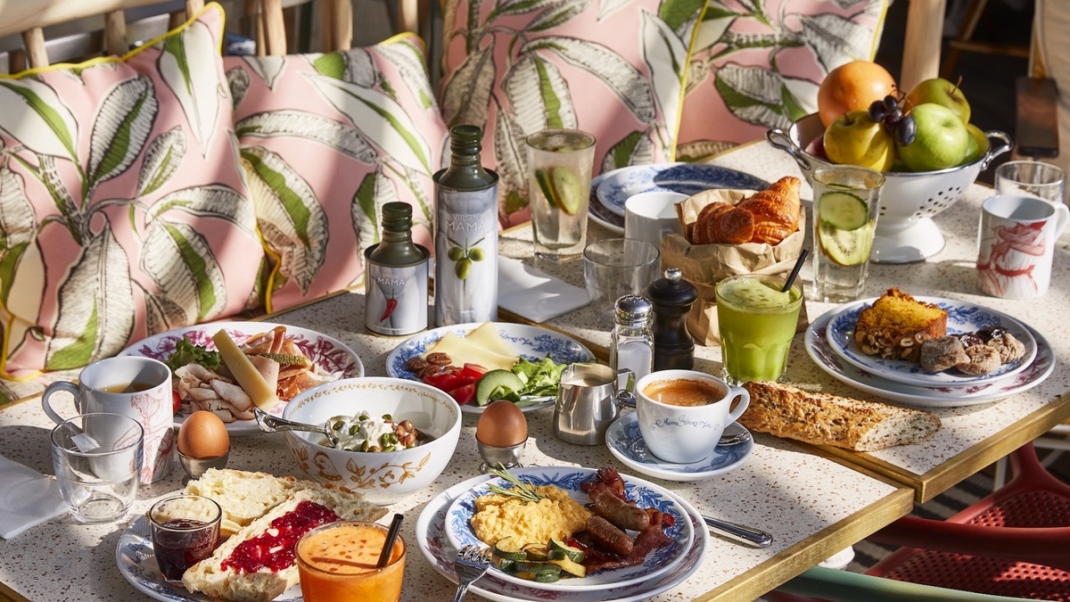 Un brunch gargantuesque avec DJ set, baby foot et tables de ping-pong ...