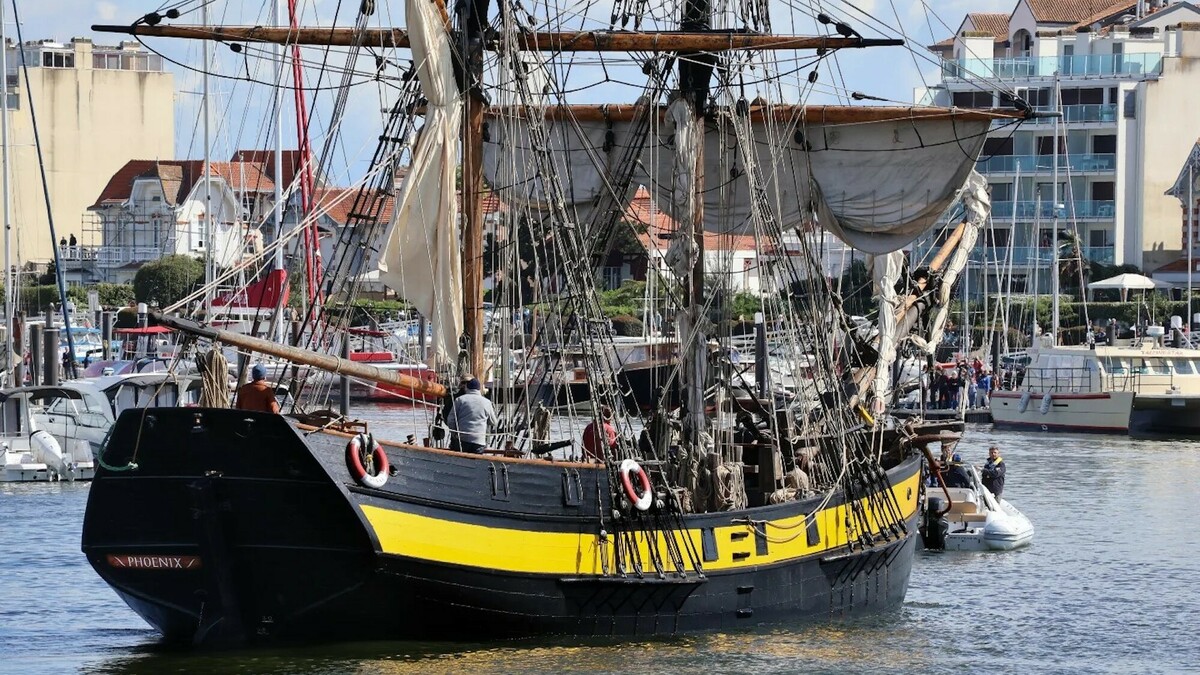 Le célèbre bateau du film Christophe Colomb en escale au port de ...