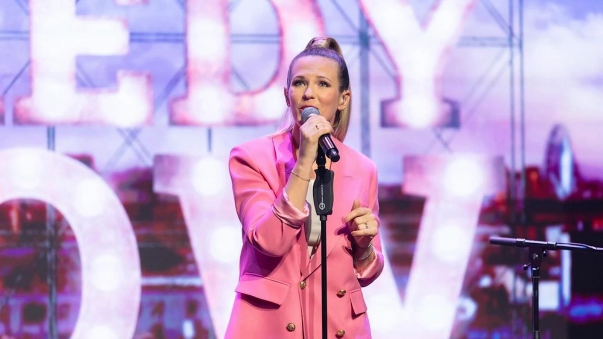 OMG : la chanteuse Lorie annonce un grand concert à Genève en 2025 ...