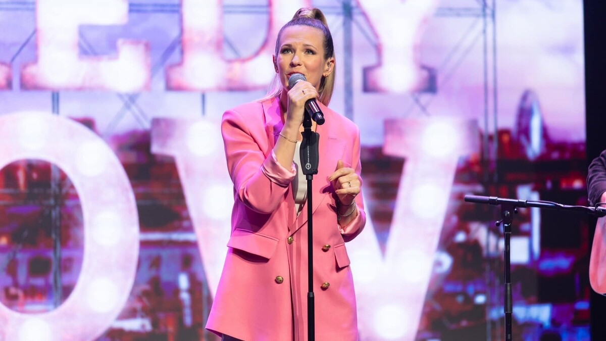 OMG : la chanteuse Lorie annonce un grand concert à Rennes en 2025 ...