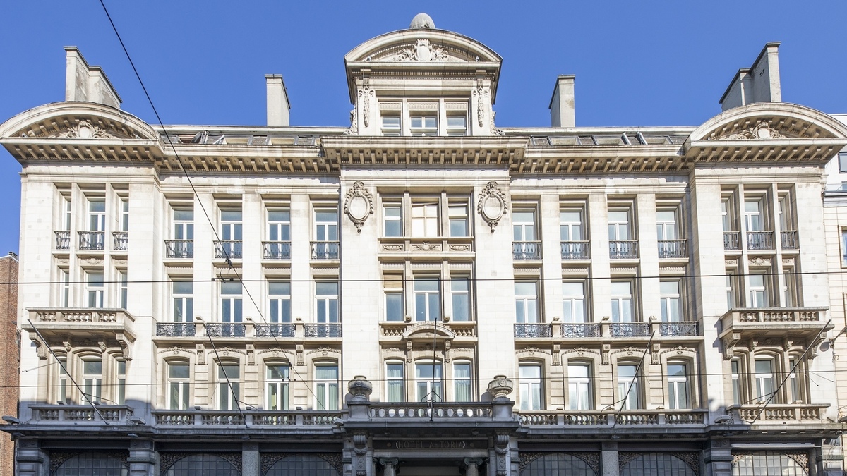 Ce palace légendaire de Bruxelles rouvre ses portes après 17 ans de ...