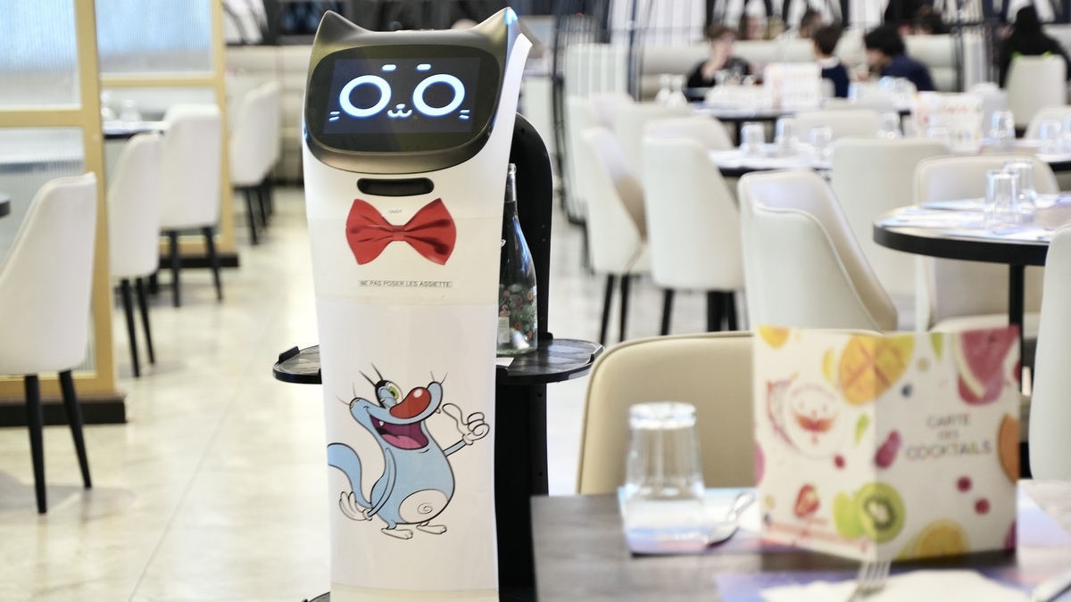 This Bordeaux restaurant is the first to use robots in the dining room ...