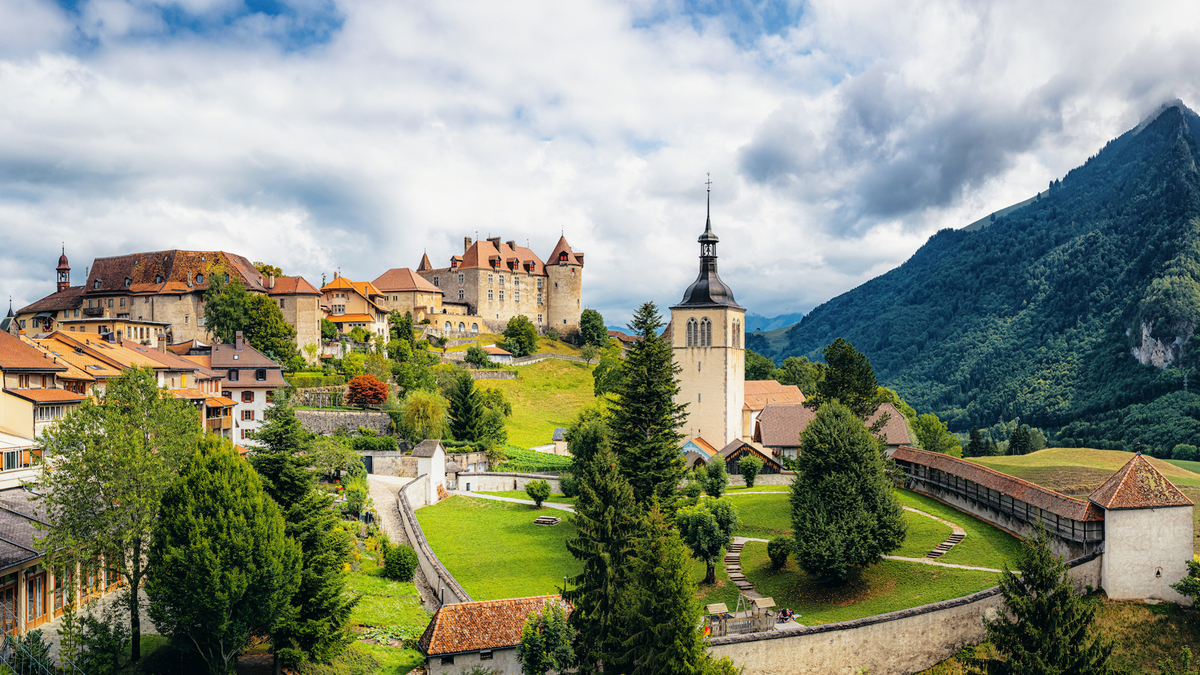 Découvrir le charme pittoresque du village médiéval de Gruyères | Le Bonbon