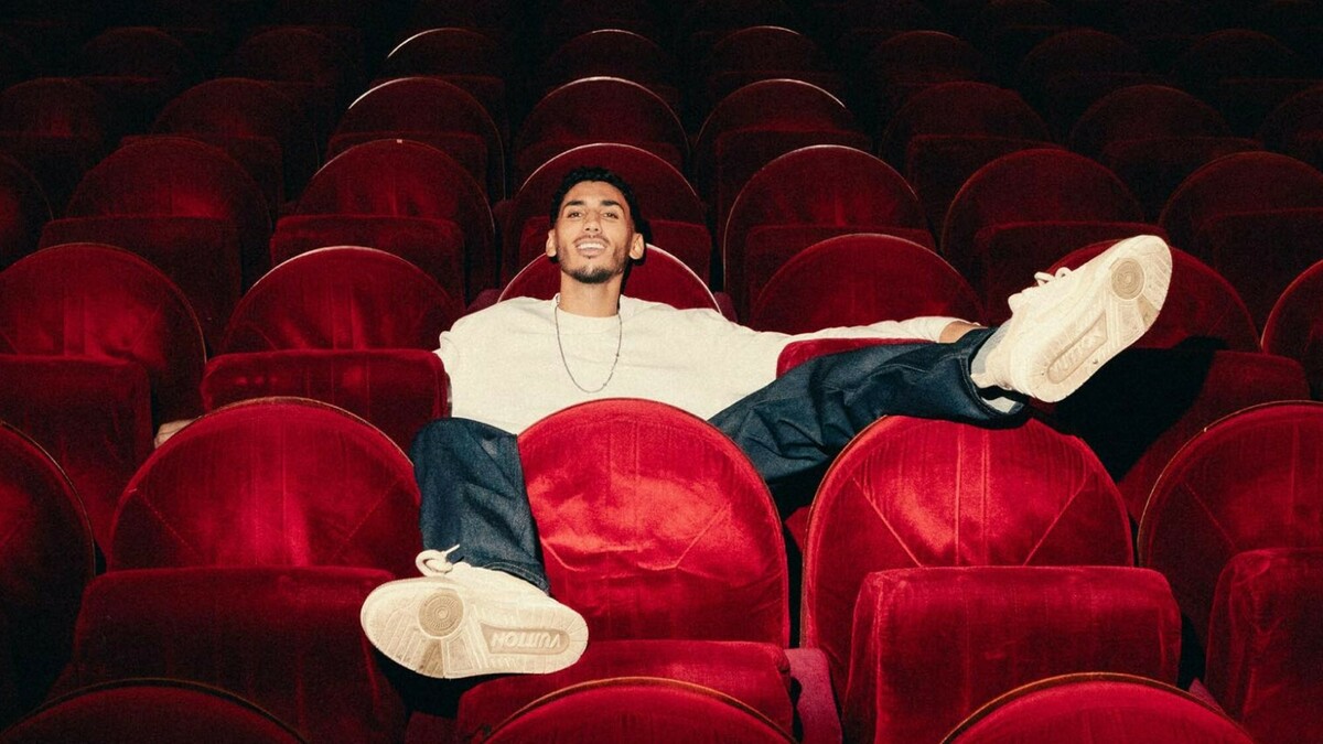 The comedian Ilyes Djadel is arriving in Lille and it's going to be ...