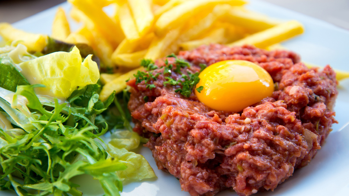 Voici les 7 restos Bruxellois où manger les meilleurs filets américains ...