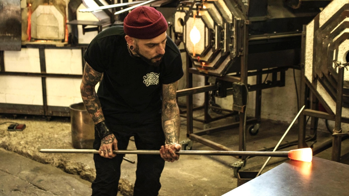 [PORTRAIT] Thomas Segaud, souffleur de verre et de rêves à Paris | Le ...