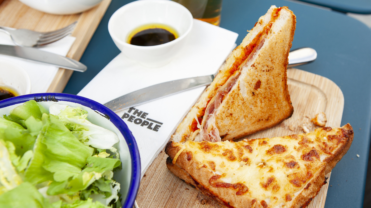 The People, l'adresse des cool kids de Belleville avec bar à croques et ...