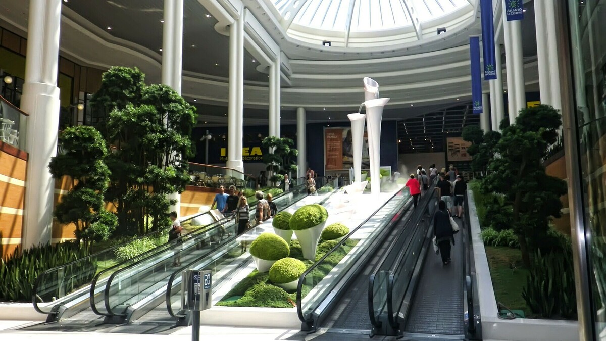 Une tyrolienne géante, un mur d’escalade XXL débarquent au centre ...