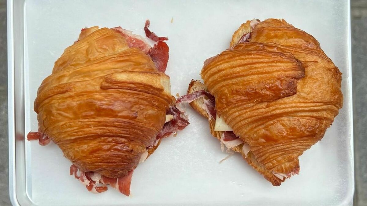De super croissants ibérico-manchego dans ce coffee shop espagnol | Le ...
