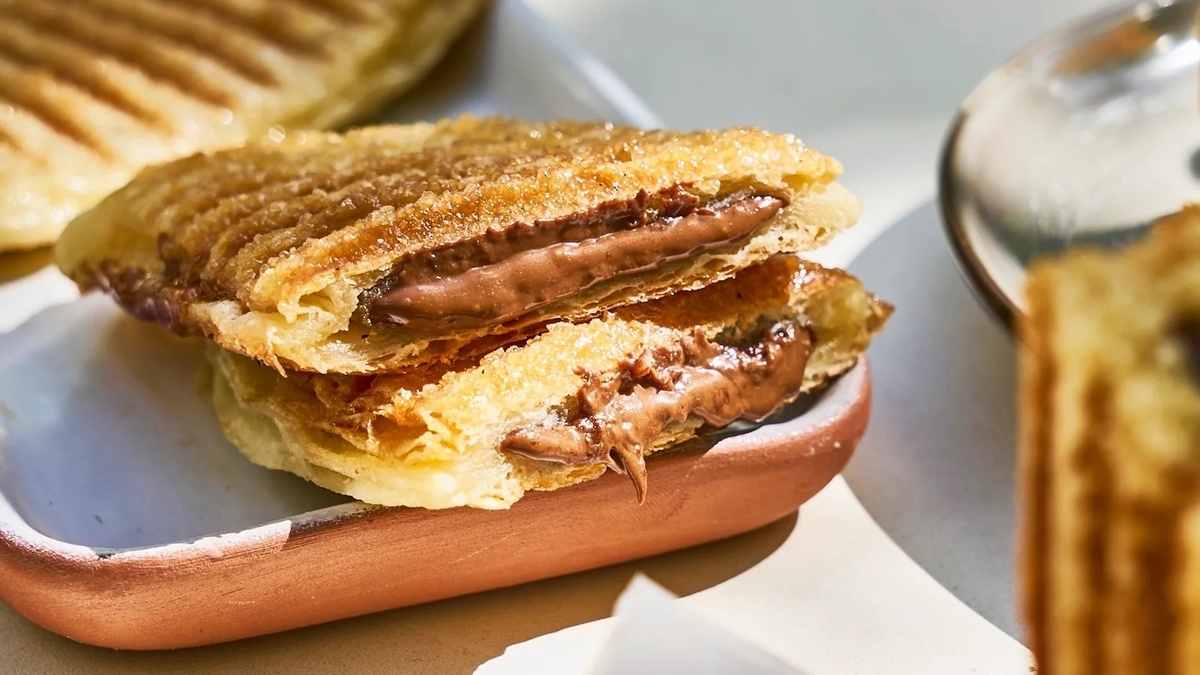 Attention foodies: a mini croissant toast bar is opening soon! | Le Bonbon