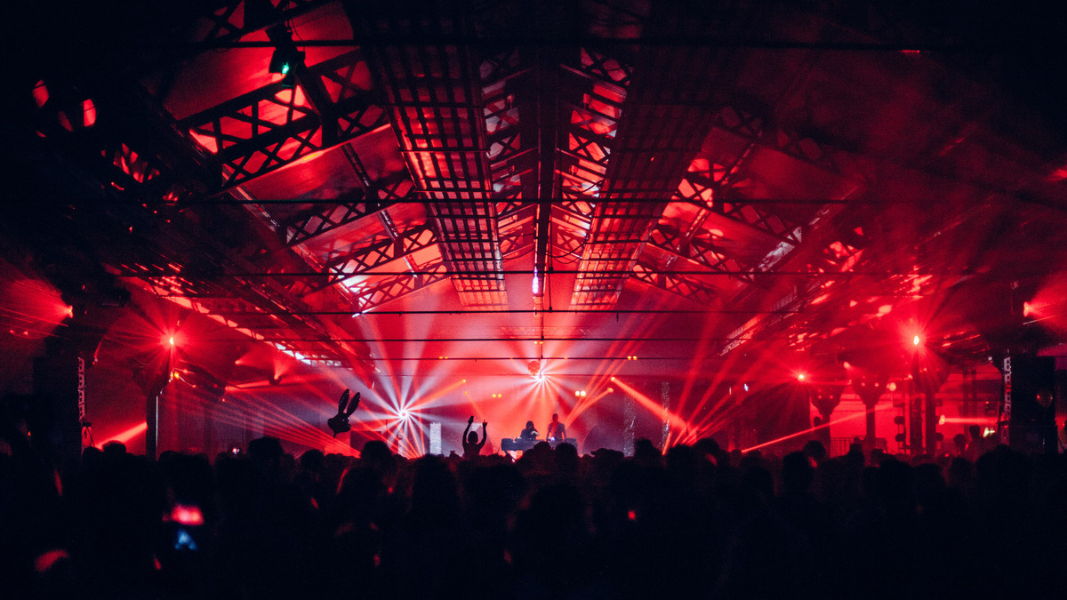 Peacock Society : la plus grosse rave party de Paris change de lieu en ...