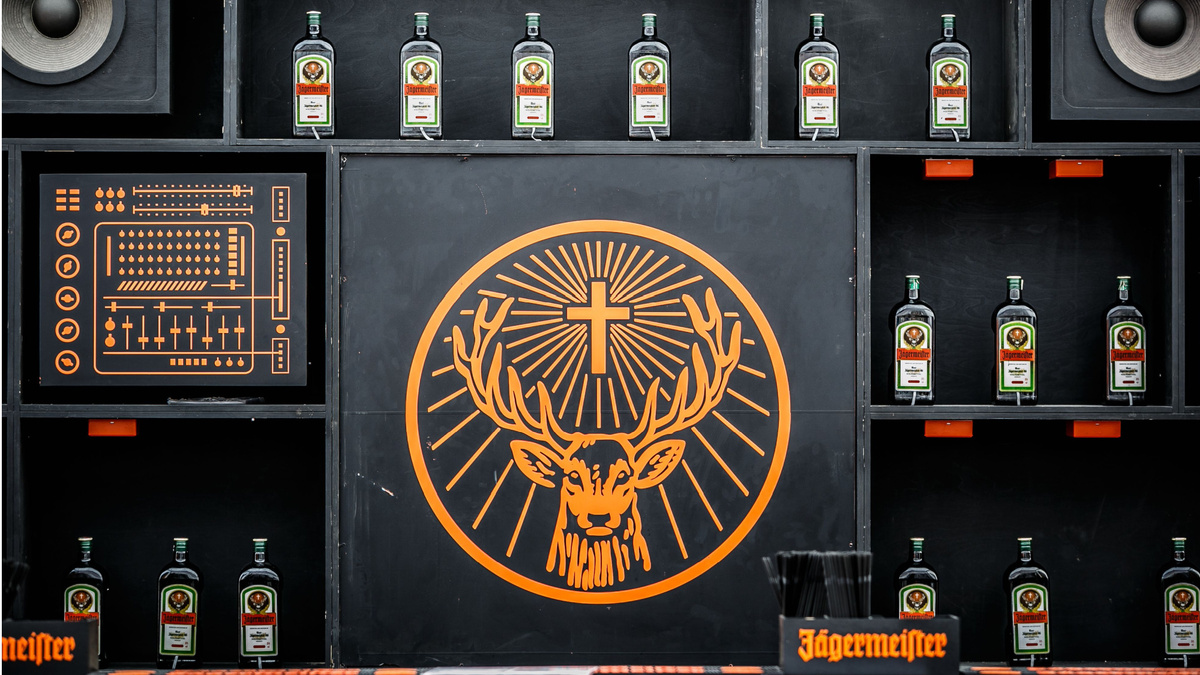 Le tout 1er bar officiel de Jägermeister en France ouvre à Lille | Le ...