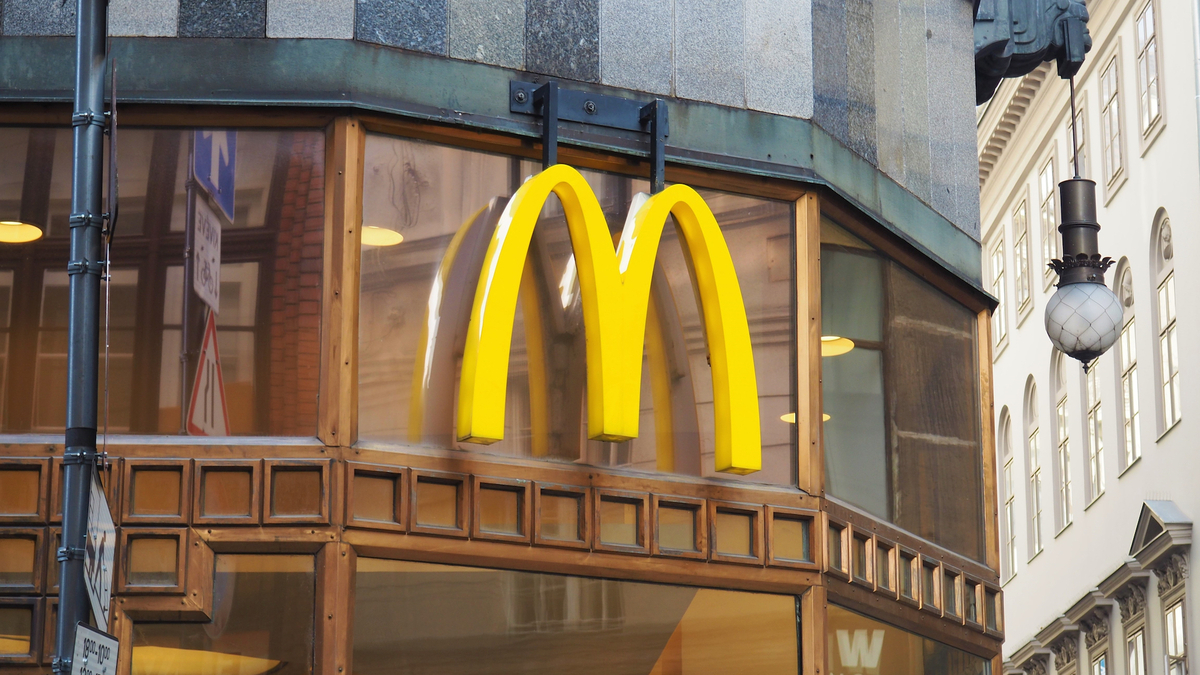 La mairie de Lyon déclare officiellement la guerre aux enseignes de ...