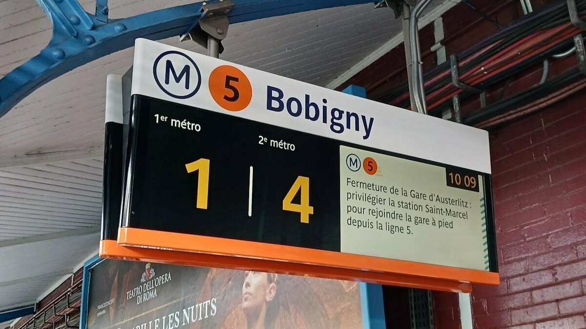 La RATP dévoile ses nouveaux panneaux sur les quais du métro à Paris ...
