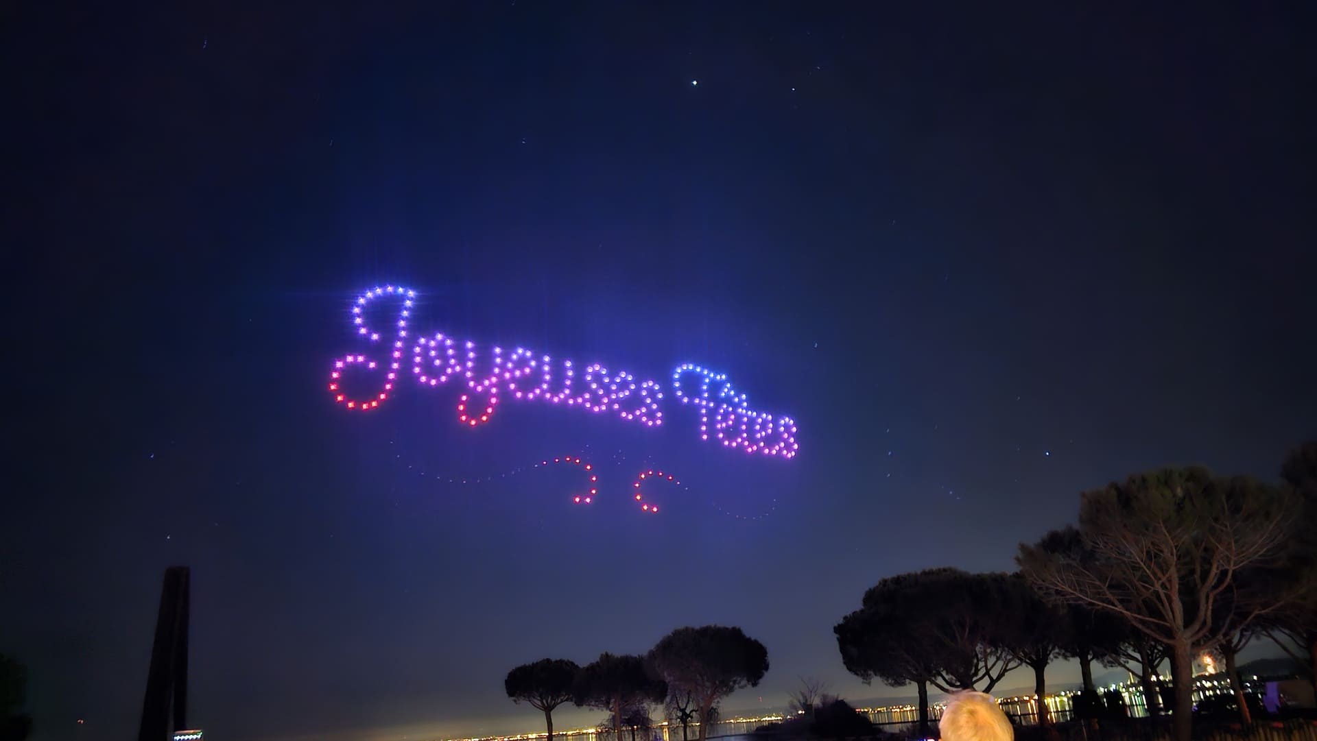 Un spectacle féérique de 200 drones lumineux débarque près de Marseille ...