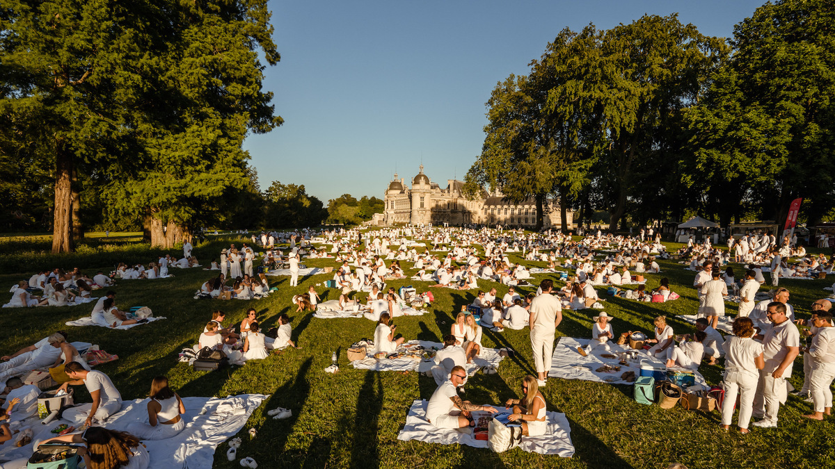 Le Pique-Nique en Blanc fait son grand retour au château de Chantilly ...