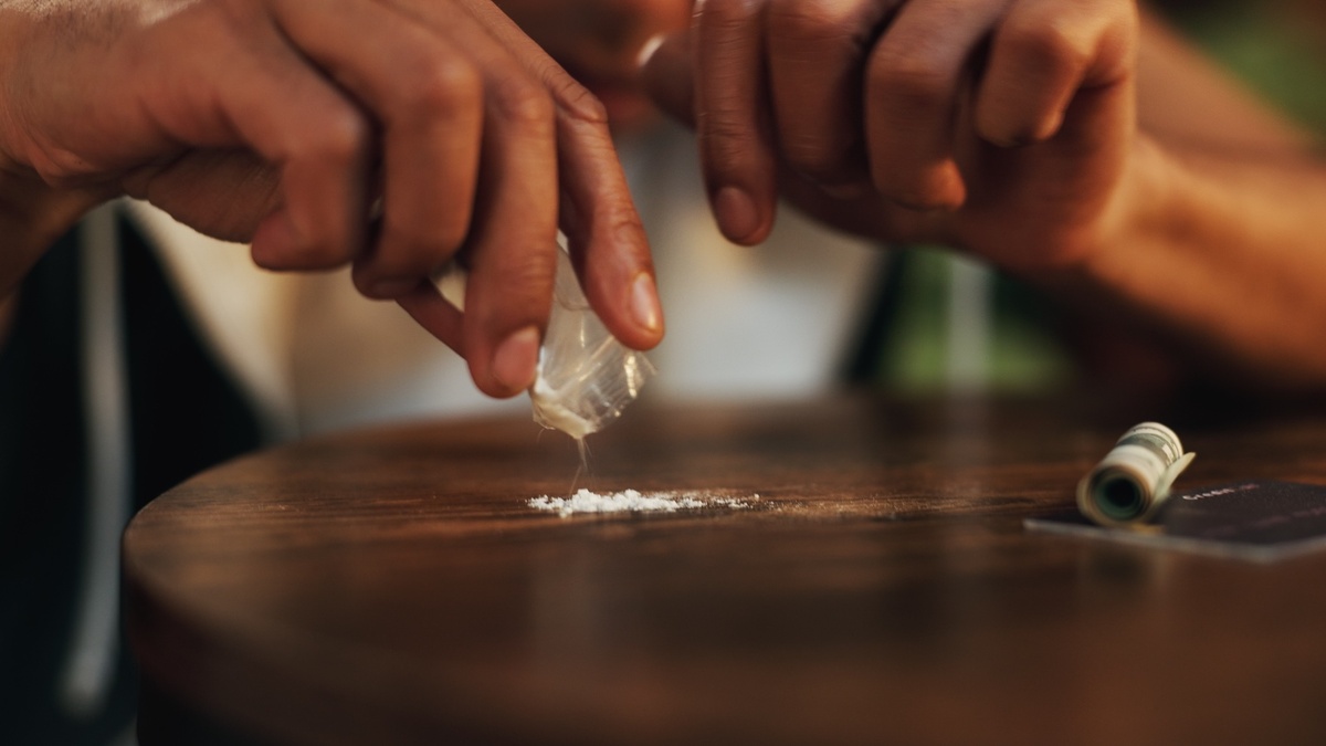La cocaïne dépasse le cannabis et devient la drogue n°1 en France | Le ...